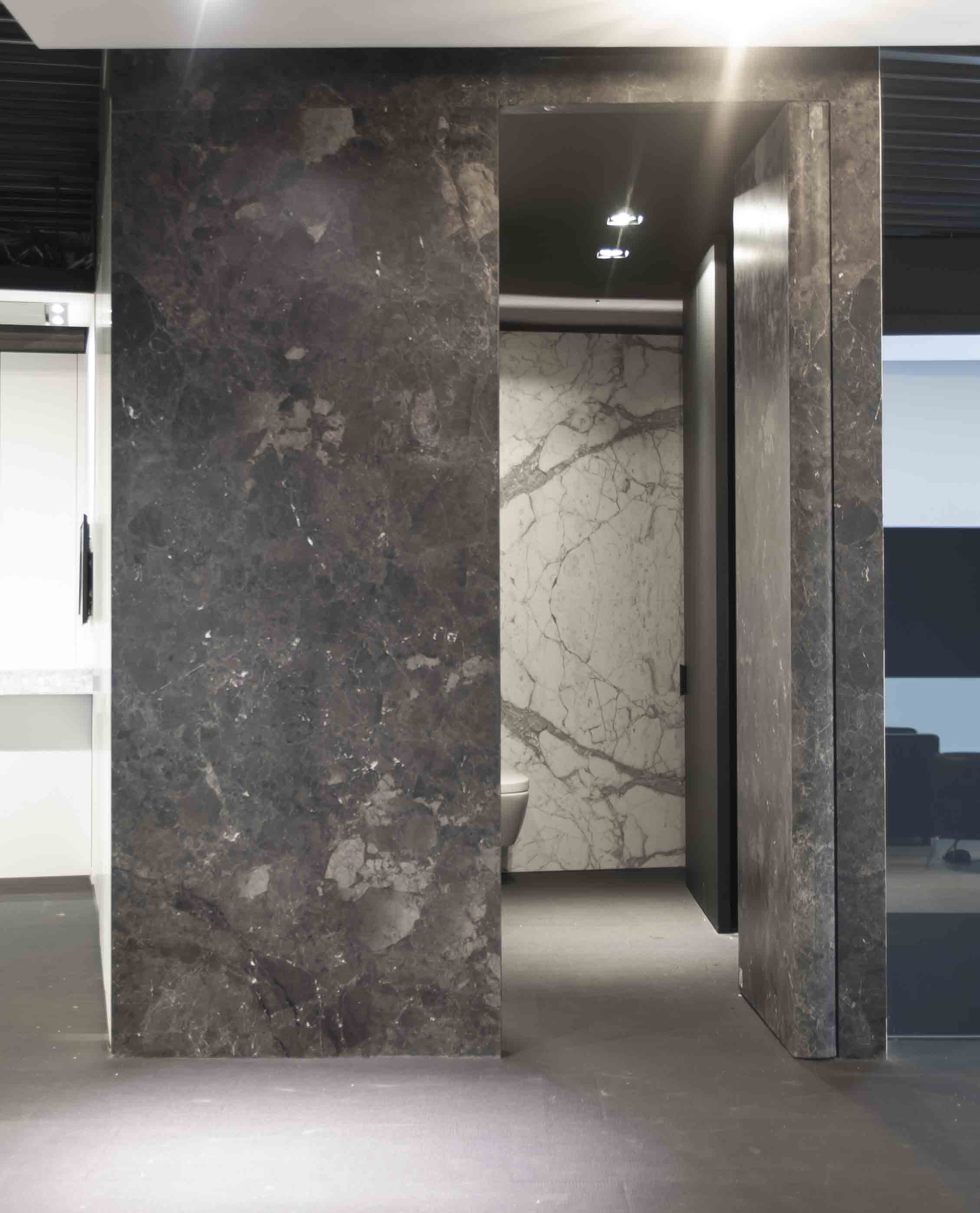 How interior pivot doors make your project flexible | FritsJurgens