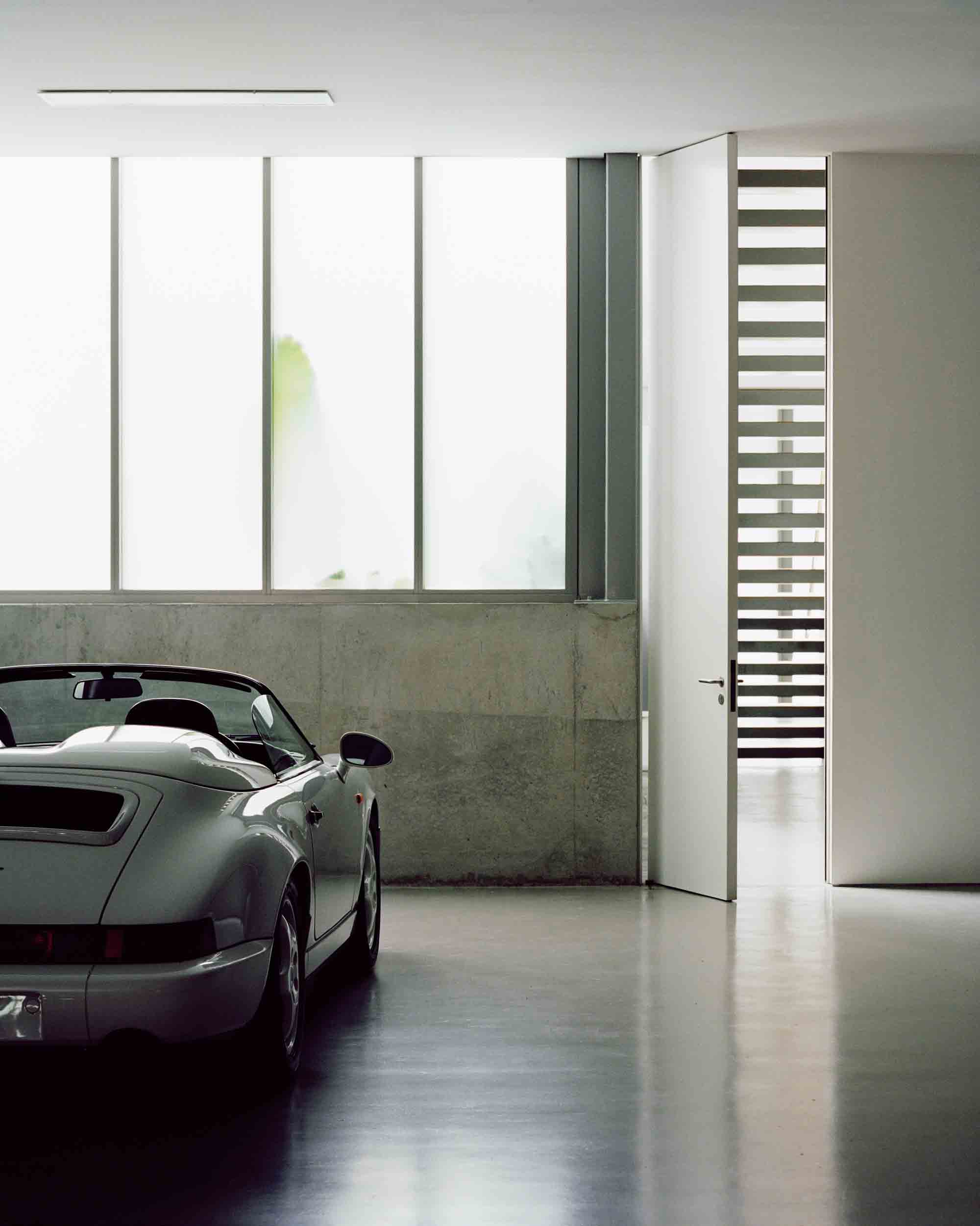 How interior pivot doors make your project flexible | FritsJurgens