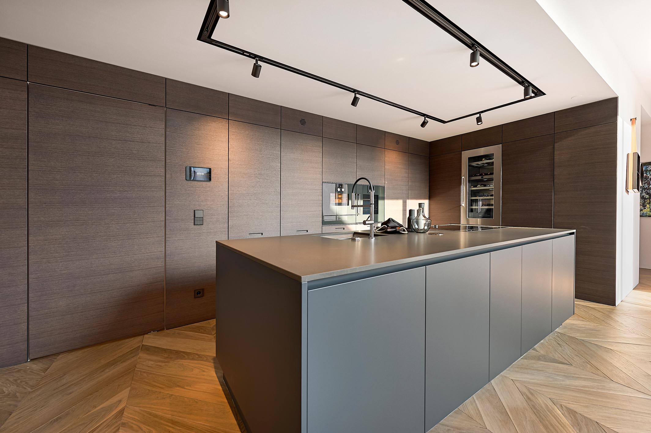 How interior pivot doors make your project flexible | FritsJurgens